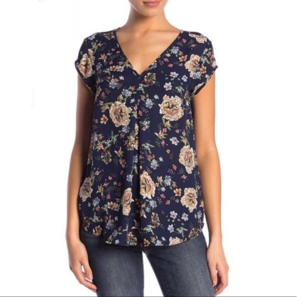 Halogen | Tops | Halogen Floral Short Sleeve Blouse | Poshmark